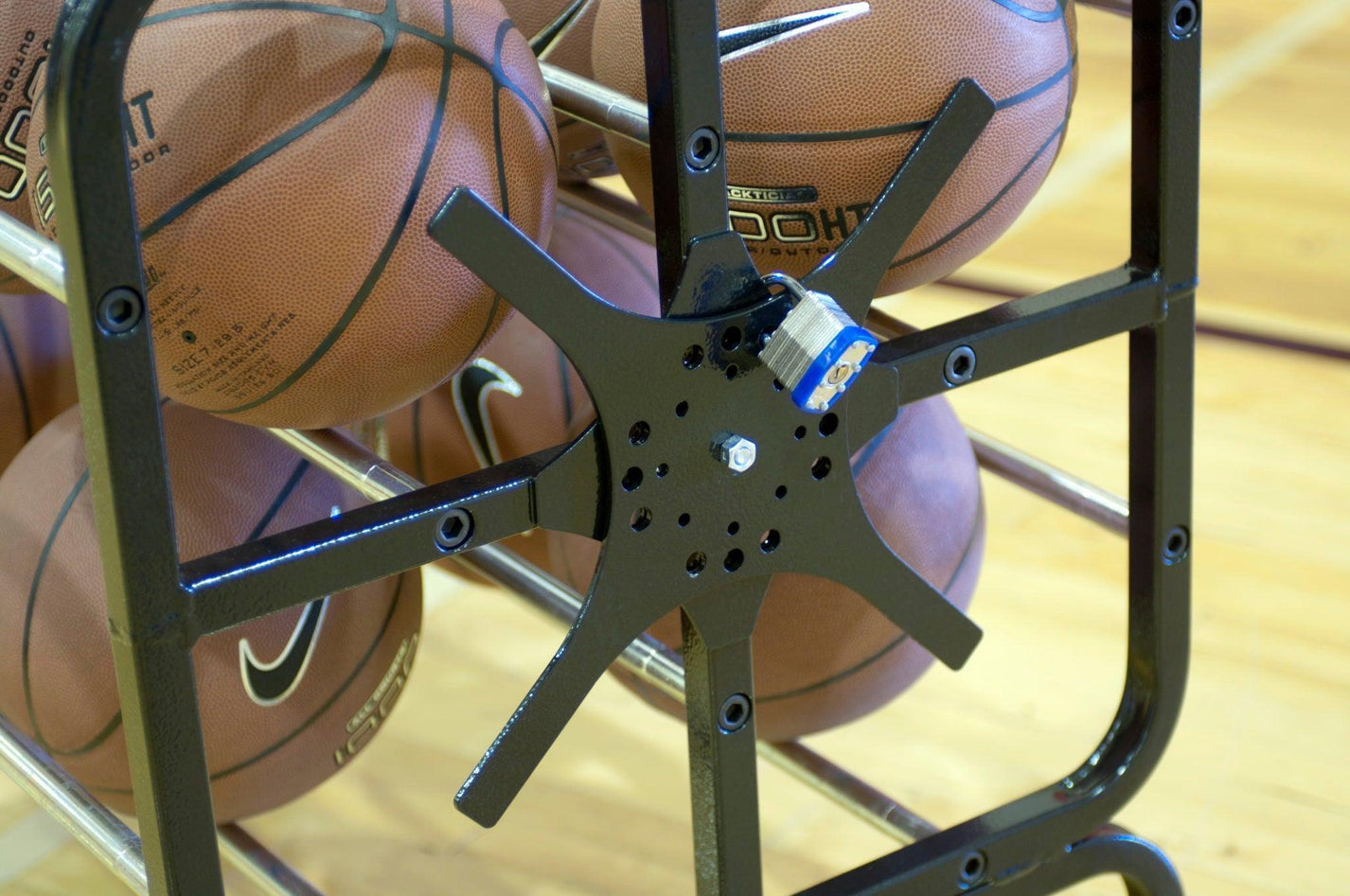 Heavy-duty lockable ball cart – bisoninc